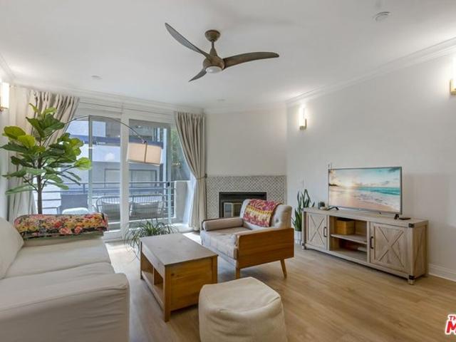 20 Catamaran St Apt 104, Los Angeles, CA 90292