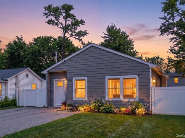 20 Cedar Rd E, Mastic Beach, NY 11951