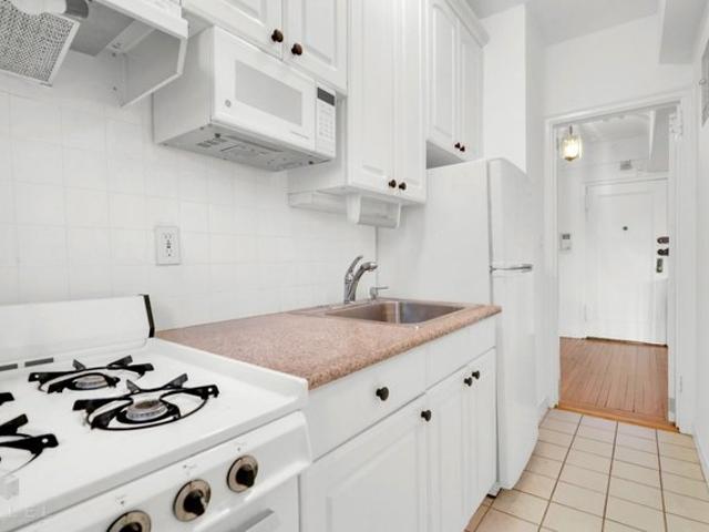 20 Continental Ave Apt 4A, Forest Hills, NY 11375