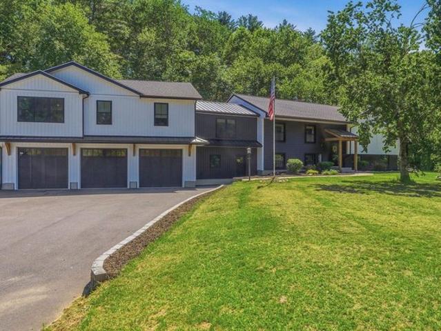 20 Cobbetts Pond Rd, Windham, NH 03087