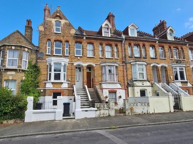 20 Codrington Road, Ramsgate CT11, 2 bed flat to rent, £1,250 pcm | PrimeLocation