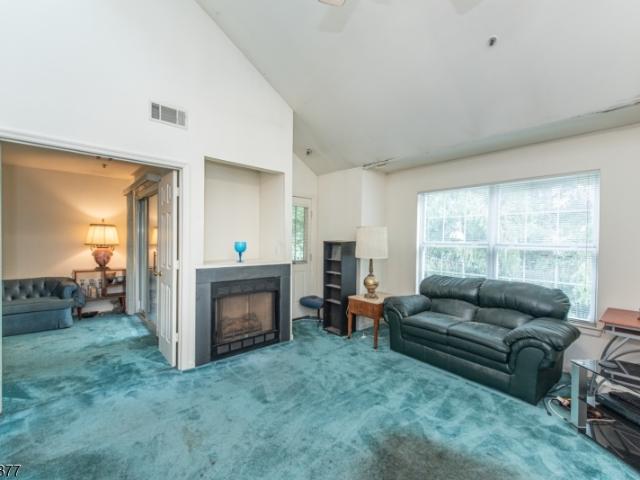 20 Collura Ln