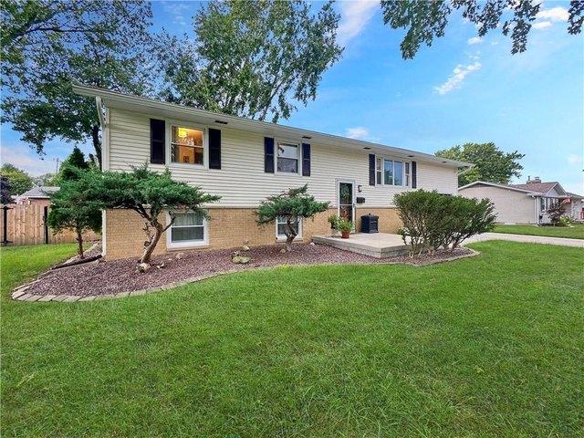 20 Country Gdns, Mattoon, IL 61938