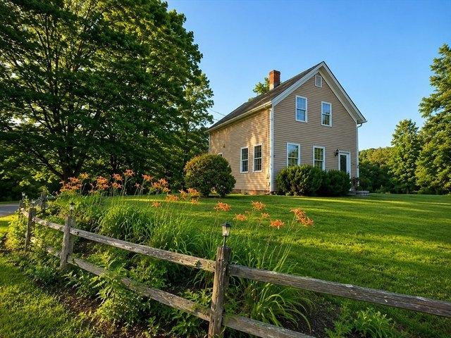 20 Cross St, Bernardston, MA 01337