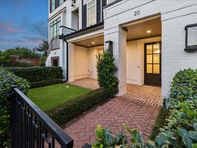 20 Crain Square Boulevard