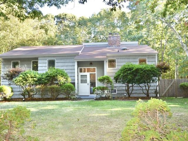 20 Crescent Way, Shelter Island, NY 11964