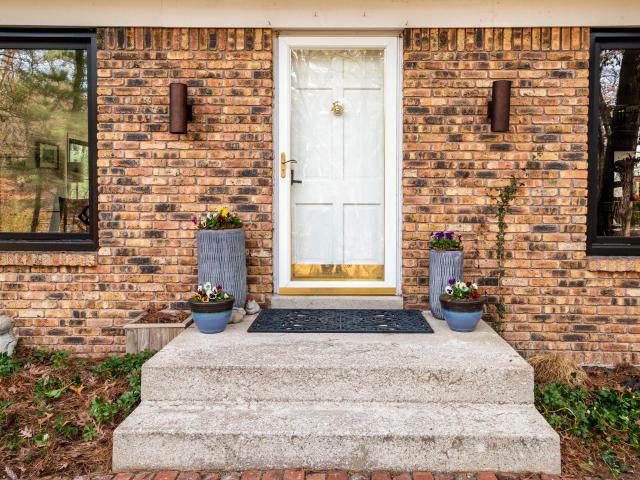 20 Crest Drive