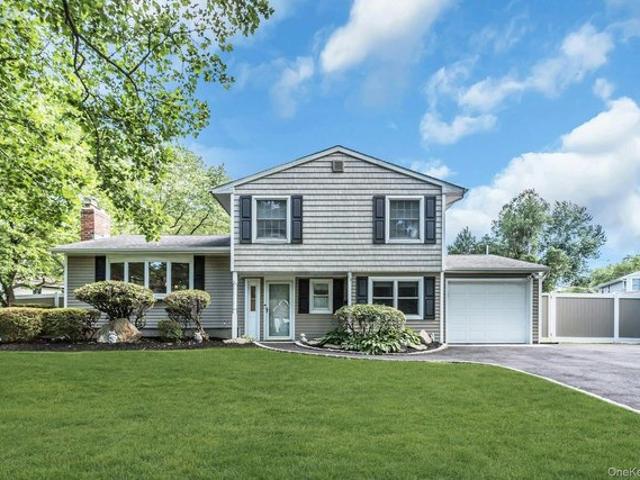 20 Danton St, Melville, NY 11747