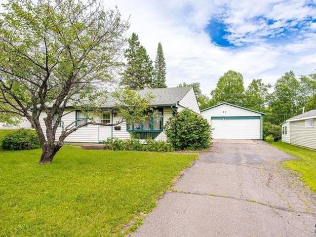 20 Davis Dr, Silver Bay, MN 55614