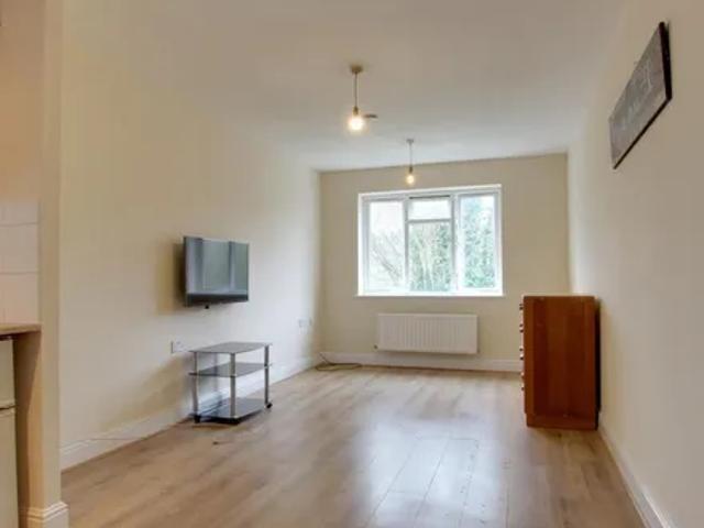 20 Deepdene Court, Winchmore Hill, London, N21 2NH, United Kingdom | 2 bed apartment for rent #165462374 | Rentberry
