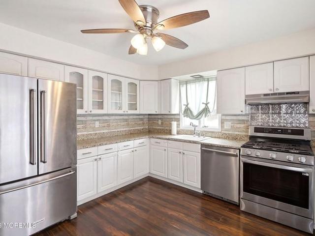 20 Deer Run Dr N, Barnegat, NJ 08005