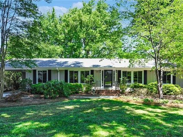 20 Devonshire Dr, Greensboro, NC 27410