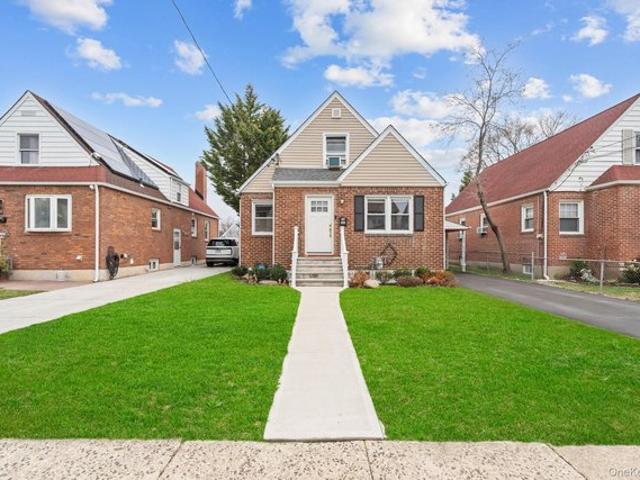 20 Dewitt St, Valley Stream, NY 11580