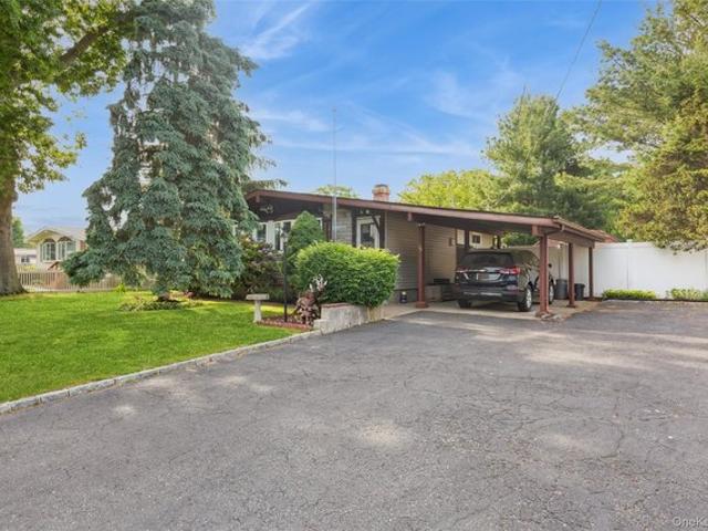 20 Duane Dr, Ronkonkoma, NY 11779