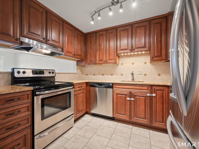 20 Dutton Pl Way, Unit 20, Glastonbury, CT 06033 | MLS #24168 | Compass