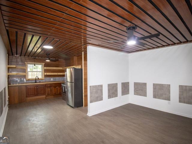 20 E Jones Avenue