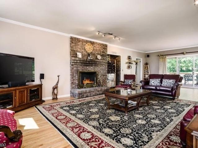 20 E Ridge Rd