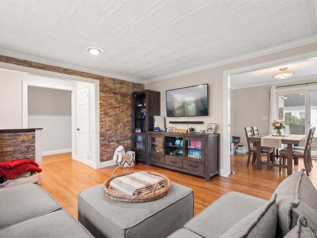 20 E Seacrest Avenue