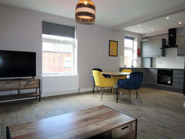 20 Edinburgh Road, Armley, Leeds, West Yorkshire LS12, 1 bed flat to rent, £820 pcm | PrimeLocation