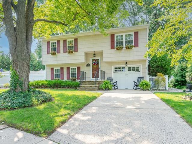 20 Eisenhower Ct, Matawan, NJ 07747