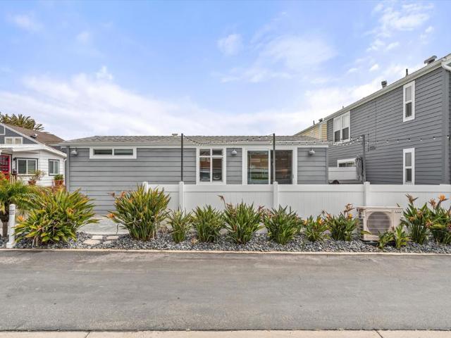 20 El Paseo Street