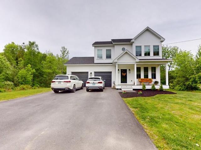 20 Emerald Dr, Hampden, ME 04444