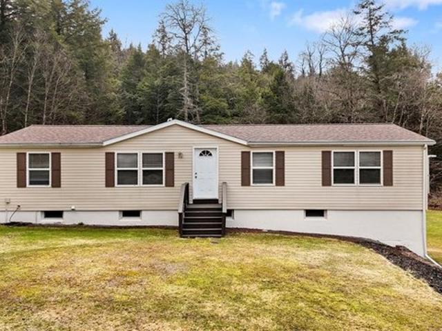 20 English Hill Rd, Chenango Forks, NY 13746