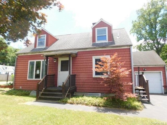 20 Farm Ln, Hyde Park, NY 12538