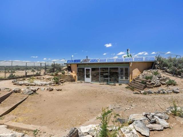 20 First St, Carson, NM 87517