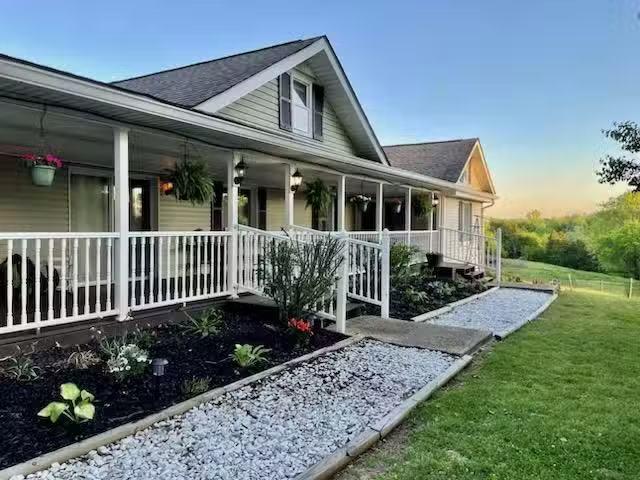 20 FOWLER LN S, BRUSH CREEK, TN 38547 Single Family Residence.