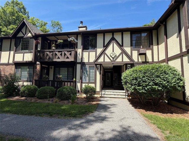 20 Foxwood Dr Apt 1, Pleasantville, NY 10570