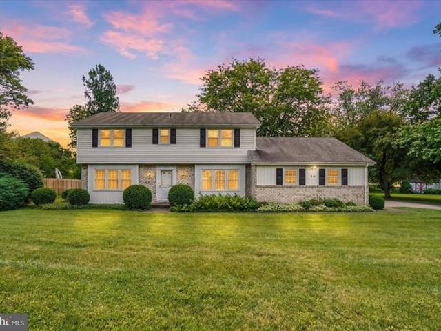 20 Fox Run Dr, York, PA 17403