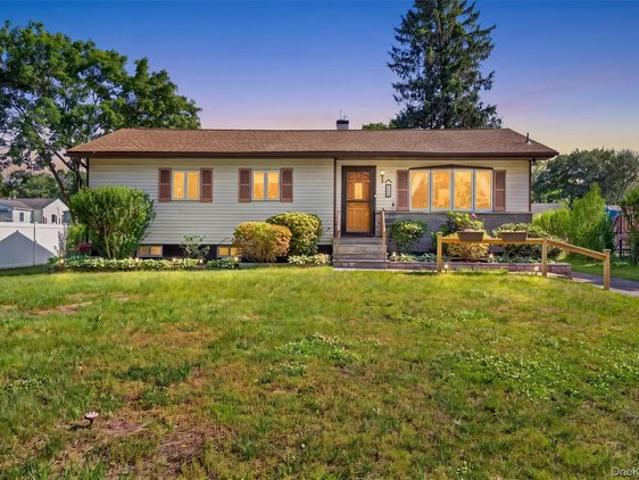 20 Glen Dr, Wappingers Falls, NY 12590