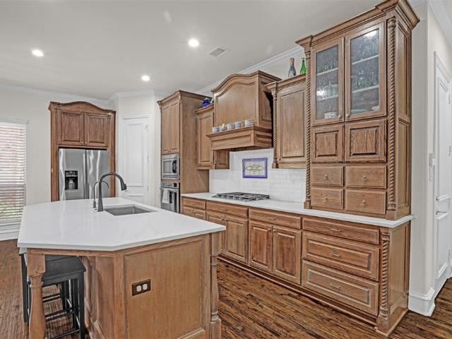 20 Glistening Pond Drive