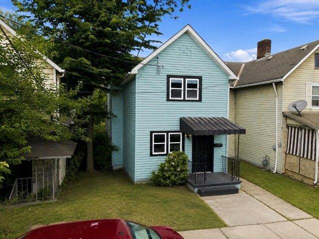 20 Greenwich St, Natrona Heights, PA 15065