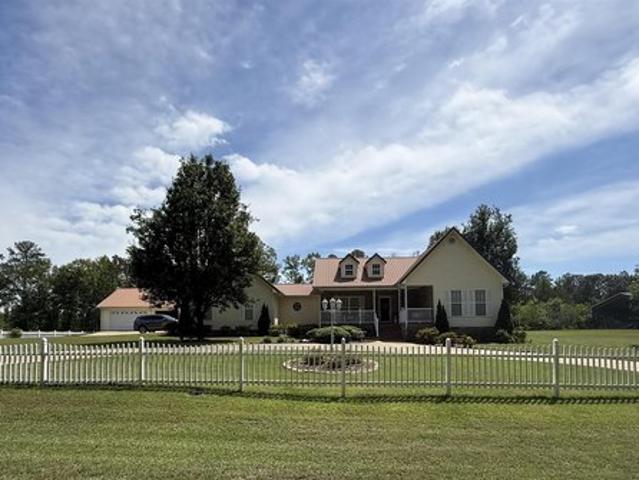 20 Heatherwood Dr, Talladega, AL 35160