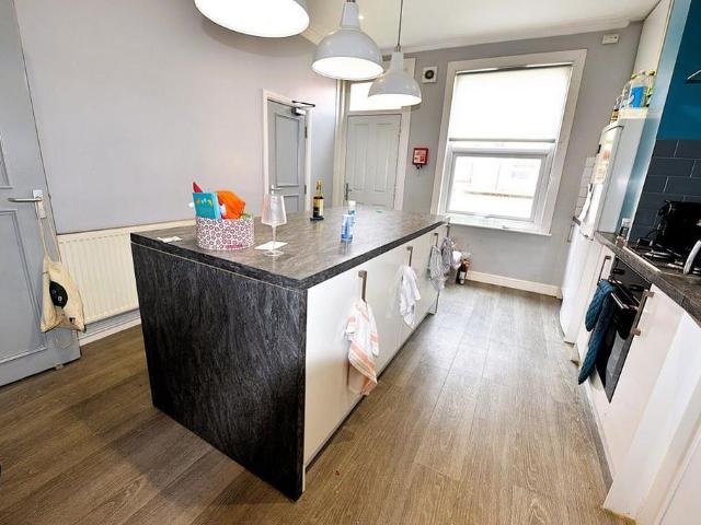 20 Hessle Avenue 3 bed house to rent £1,560 pcm £360 pw