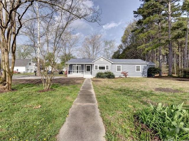 20 Hewitt St, Saluda, VA 23149