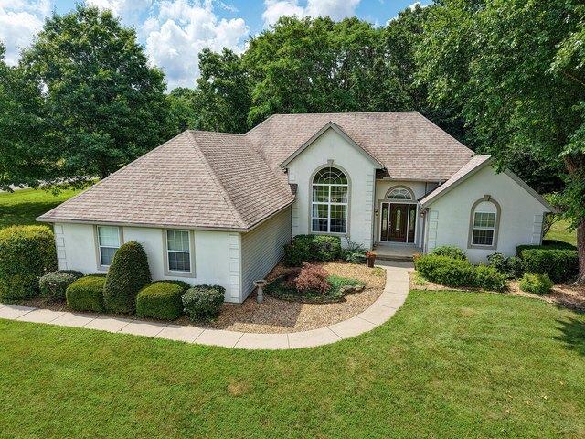 20 High Meadow Dr, Marshfield, MO 65706