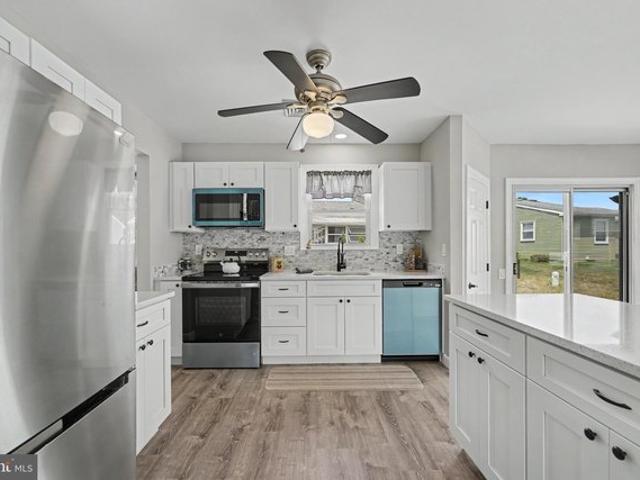 20 Hummingbird Ln, Whiting, NJ 08759