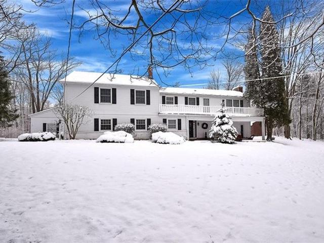 20 Kenton Rd, Chagrin Falls, OH 44022
