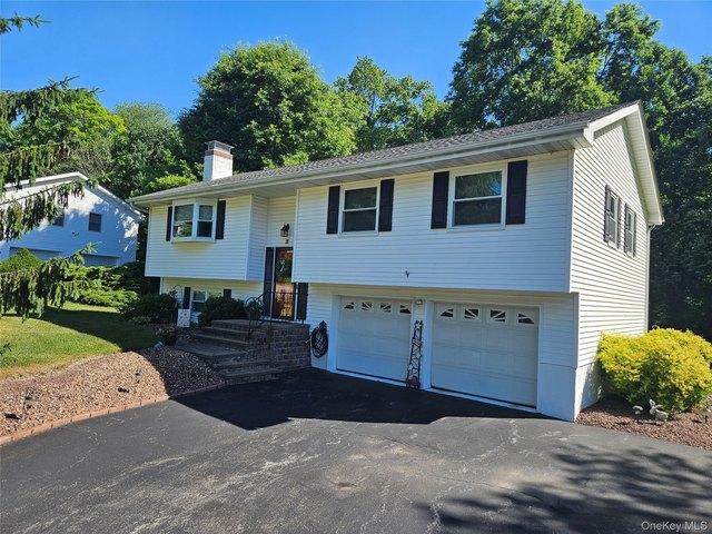 20 Kendell Dr, Wappingers Falls, NY 12590