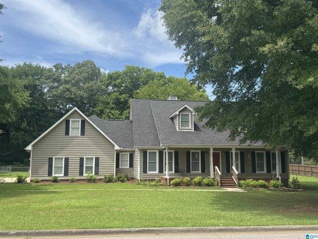 20 Kingsway Dr, Anniston, AL 36207