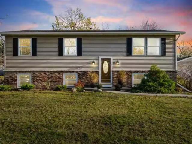 20 KINSON CT, ROBINS, IA 52328 Single Family Residence For Sal.
