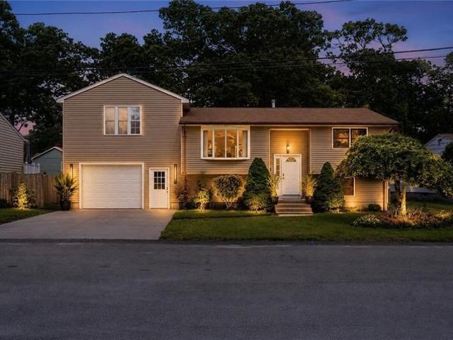 20 Killey Ave, Warwick, RI 02889