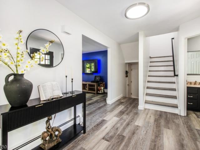 20 Knob Hill Rd