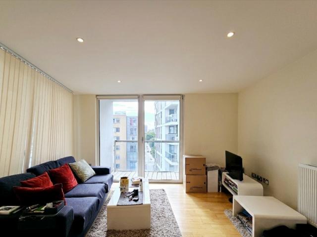 20 Lanterns Way, London E14 1 bed apartment to rent £2,250 pcm £519 pw