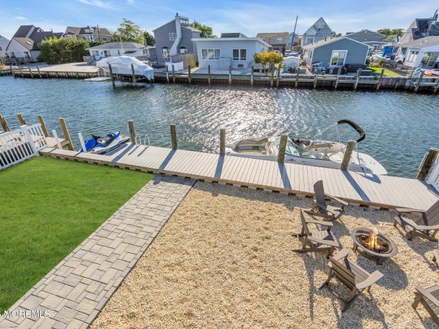 20 Lagoon Drive W