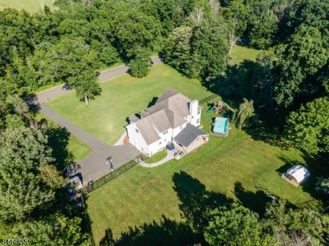 20 Long Hill Rd