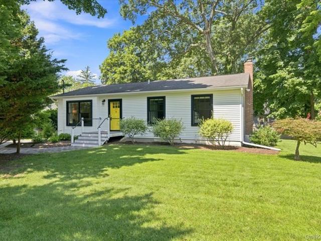 20 Lynbrook Dr, Sound Beach, NY 11789